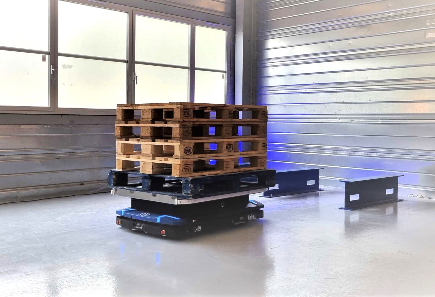 iFollow mobile robot range ups capacity to 1500 kg - UK Manufacturing